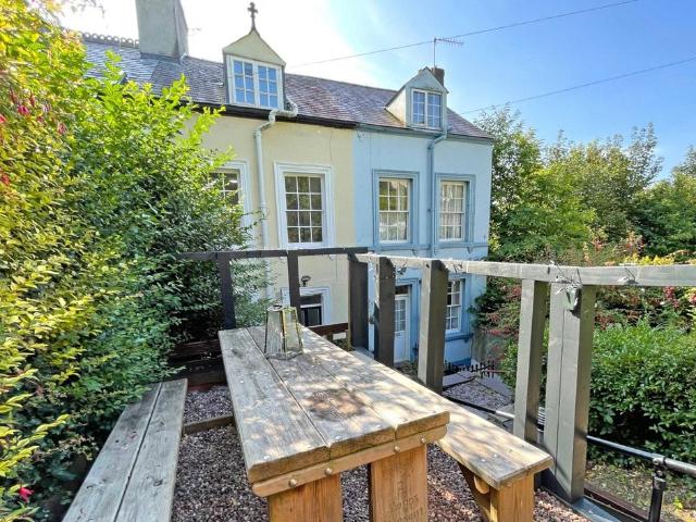 5 bedroom terraced house to rent