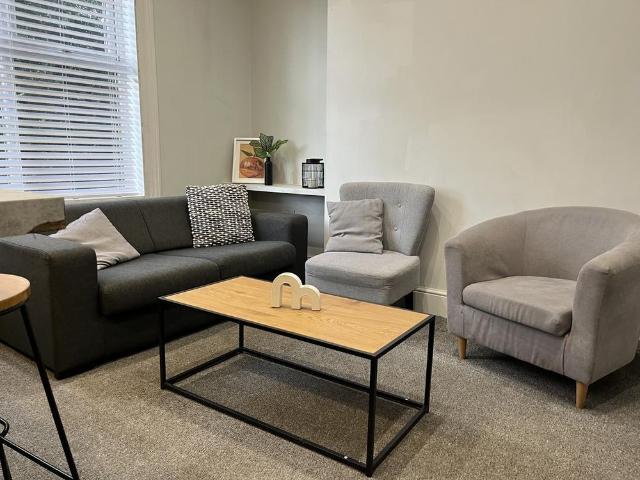 5 bedroom terraced house to rent