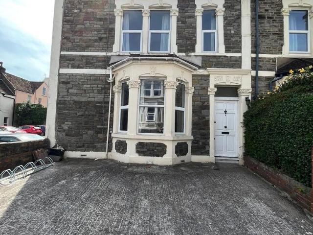 5 bedroom terraced house to rent
