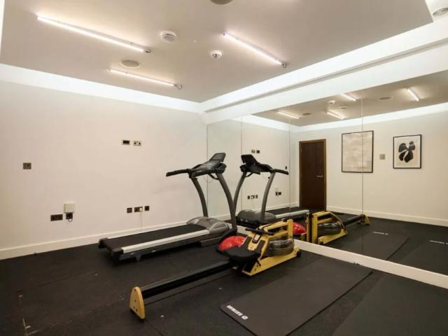 5 bedroom terraced house to rent