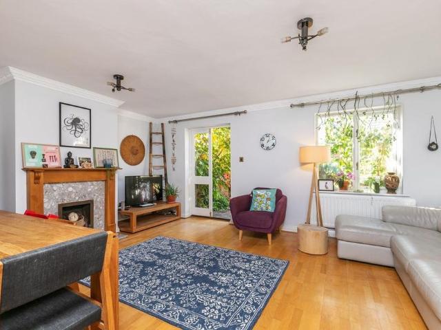5 bedroom terraced house to rent