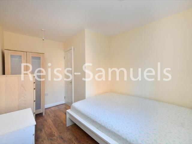 5 bedroom terraced house to rent