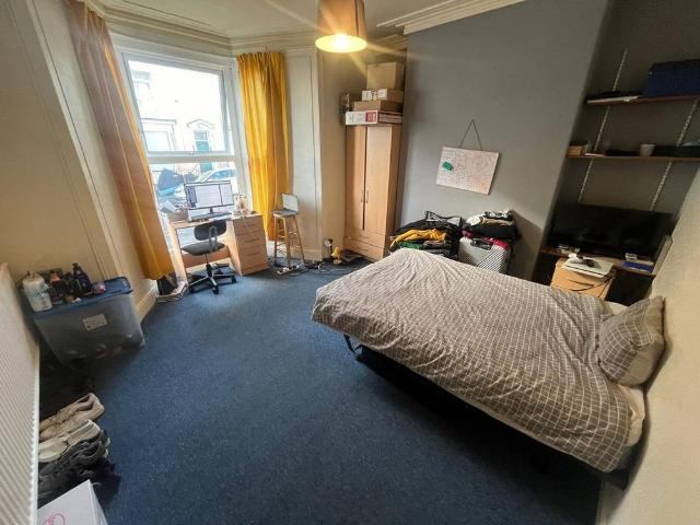 5 bedroom terraced house to rent