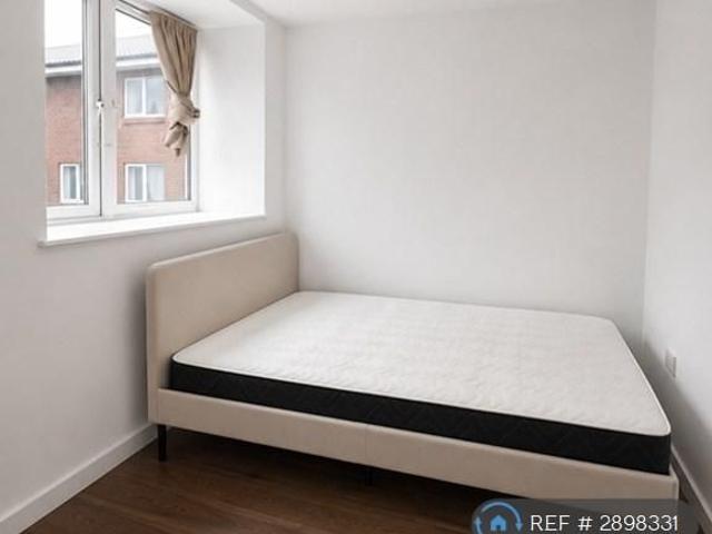 5 bedroom terraced house to rent