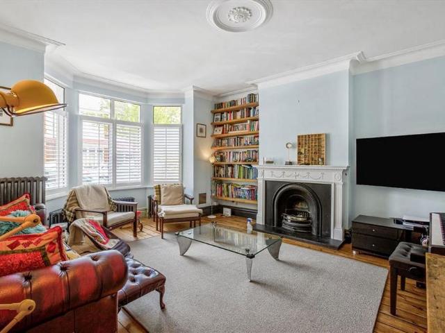 5 bedroom terraced house to rent