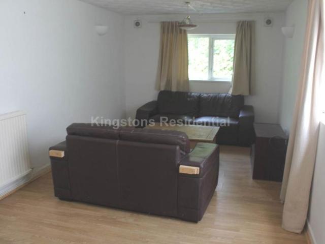 5 bedroom terraced house to rent