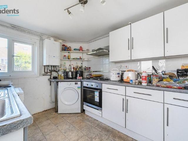 5 bedroom terraced house to rent