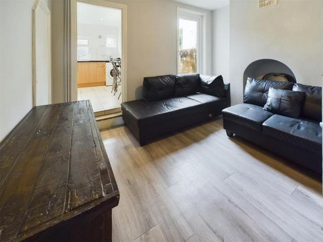 5 bedroom terraced house to rent