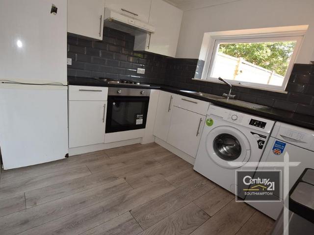 5 bedroom terraced house to rent