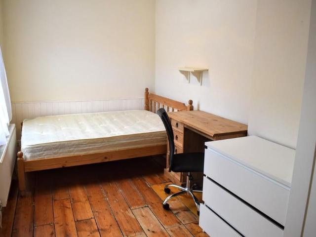 5 bedroom terraced house to rent