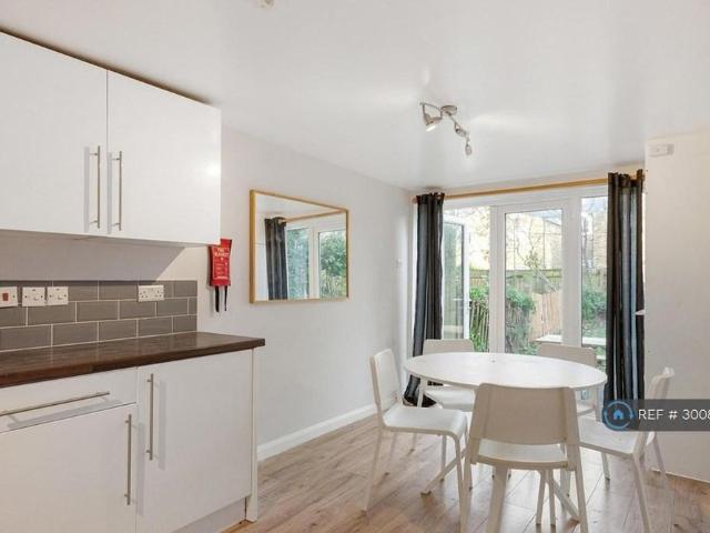 5 bedroom terraced house to rent