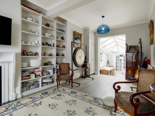 5 bedroom terraced house to rent