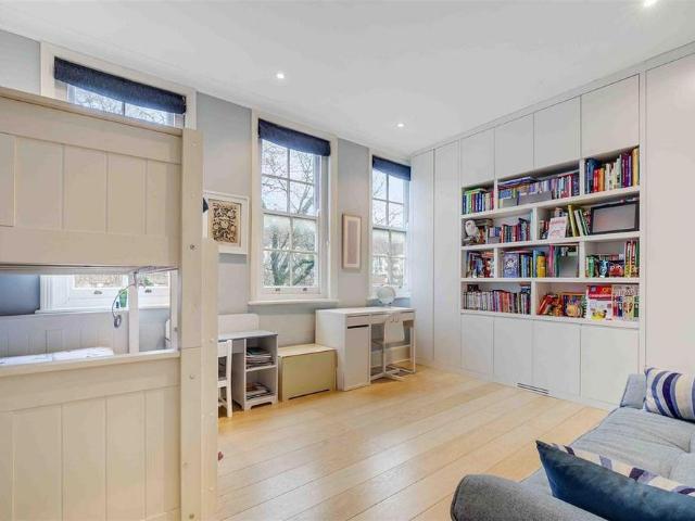 5 bedroom terraced house to rent