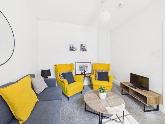 5 bedroom terraced house to rent