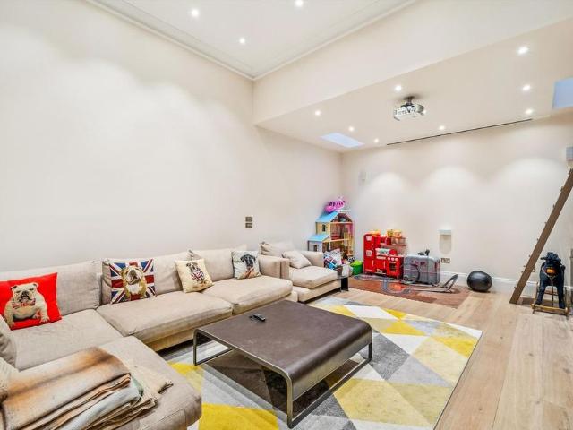 5 bedroom terraced house to rent