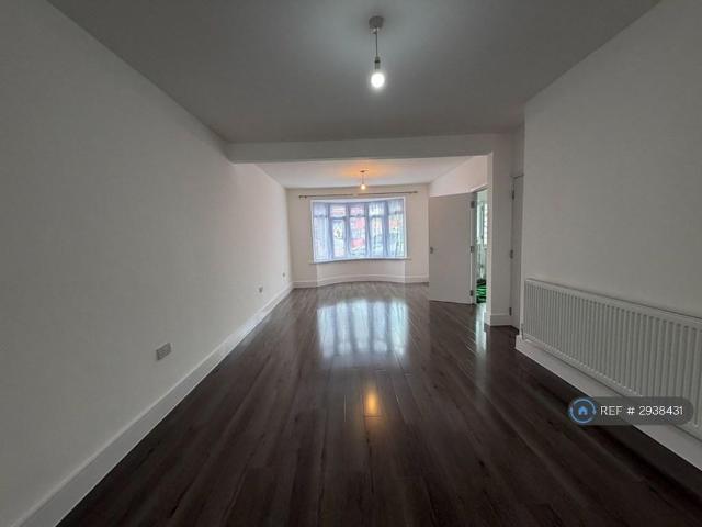 5 bedroom terraced house to rent