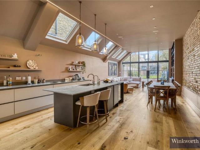 5 bedroom terraced house to rent