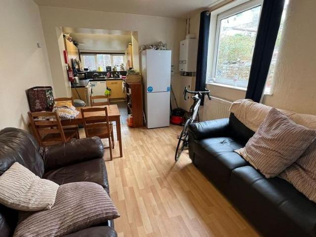 5 bedroom terraced house to rent