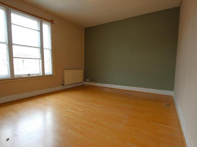 5 bedroom terraced house to rent