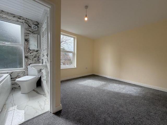 5 bedroom terraced house to rent