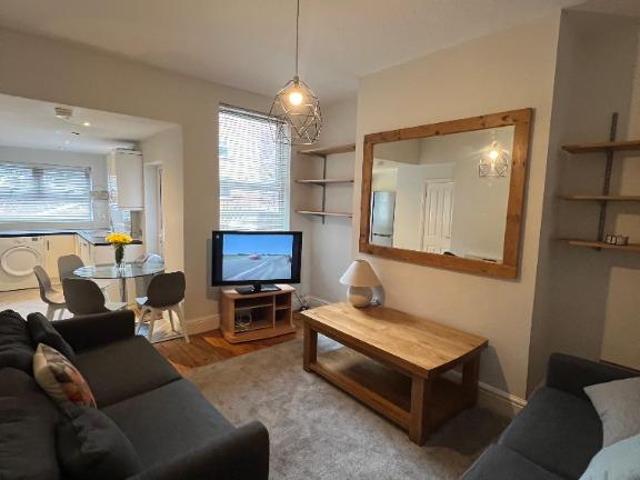 5 bedroom terraced house to rent