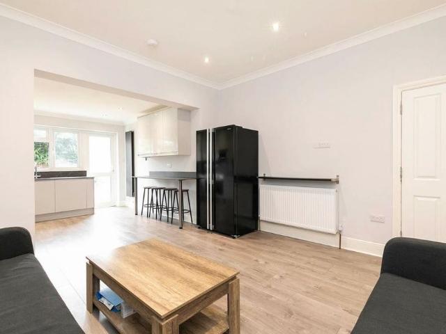 5 bedroom terraced house to rent