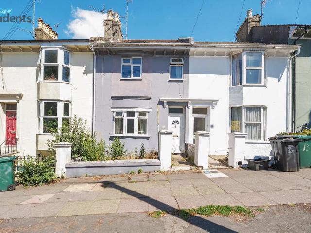 5 bedroom terraced house to rent