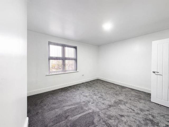 5 bedroom terraced house to rent