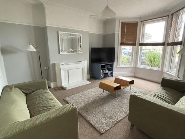 5 bedroom terraced house to rent