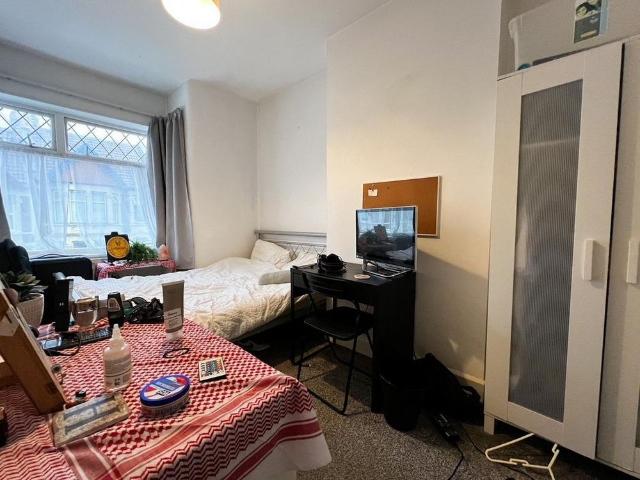 5 bedroom terraced house to rent