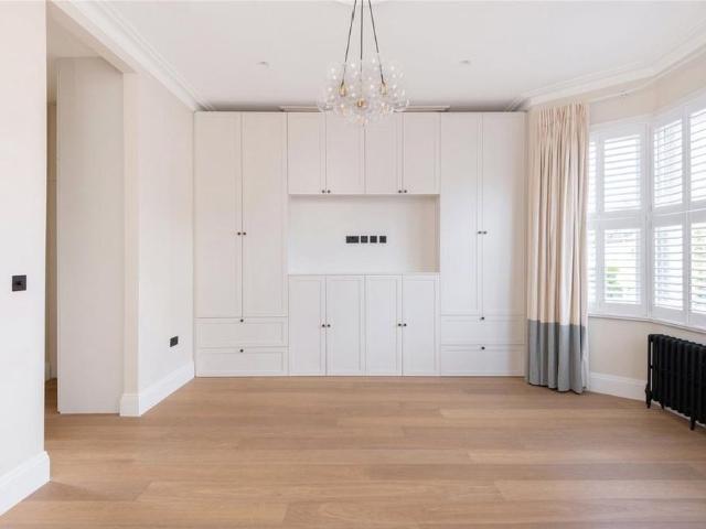 5 bedroom terraced house to rent