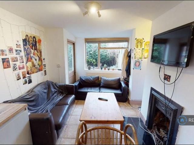5 bedroom terraced house to rent