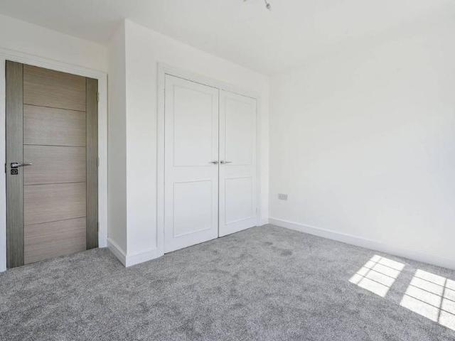 5 bedroom terraced house to rent
