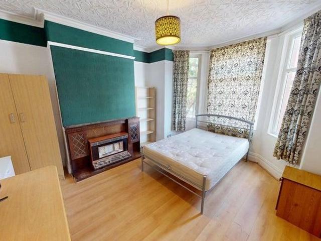 5 bedroom terraced house to rent