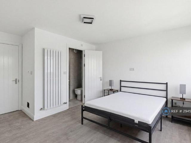 5 bedroom terraced house to rent