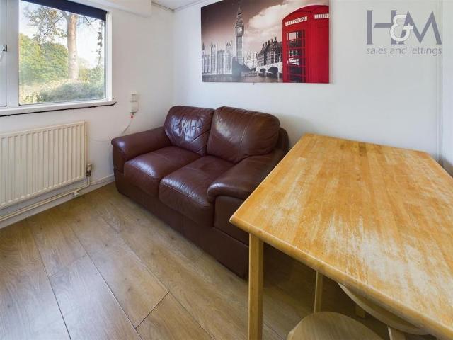 5 bedroom terraced house to rent