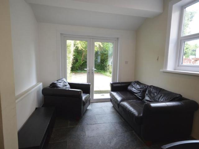 5 bedroom terraced house to rent