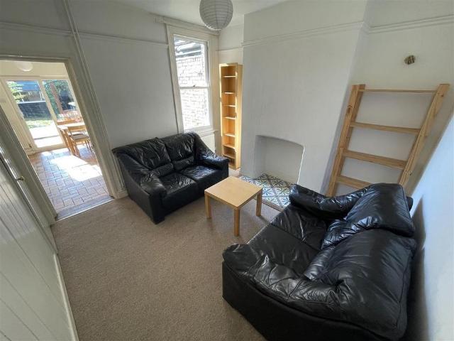 5 bedroom terraced house to rent