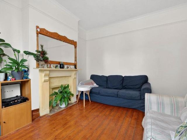 5 bedroom terraced house to rent
