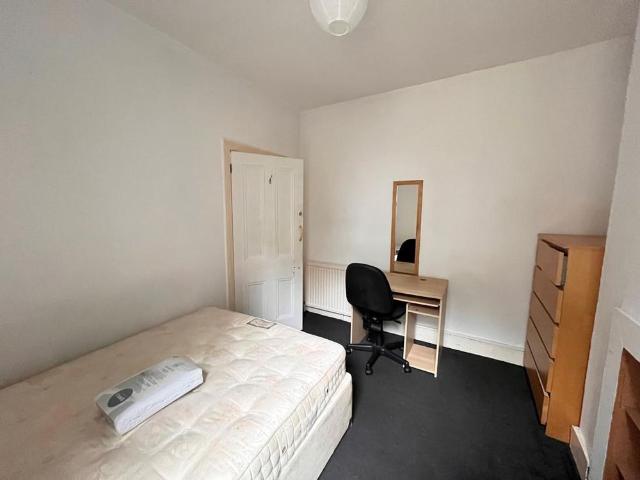 5 bedroom terraced house to rent