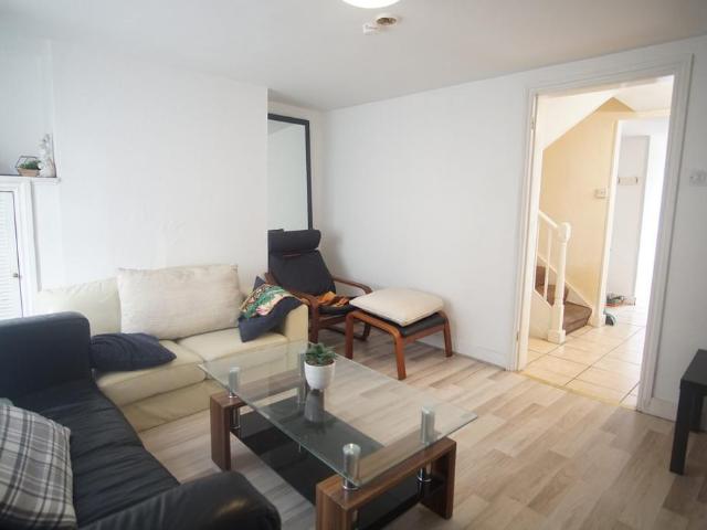 5 bedroom terraced house to rent