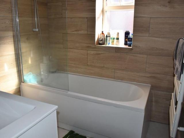 5 bedroom terraced house to rent