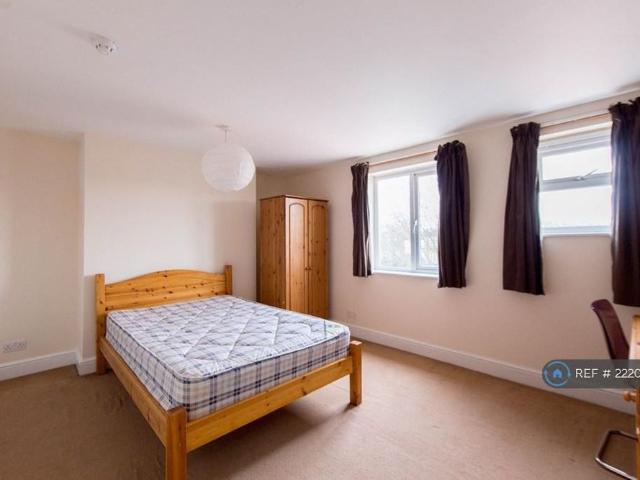 5 bedroom terraced house to rent