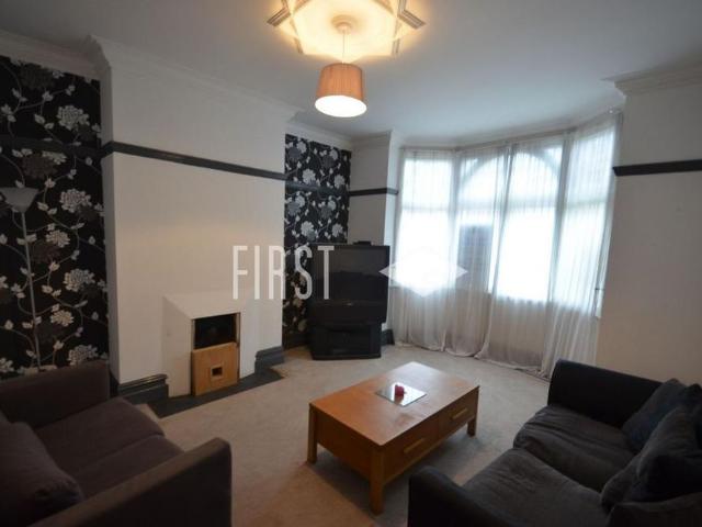 5 bedroom terraced house to rent