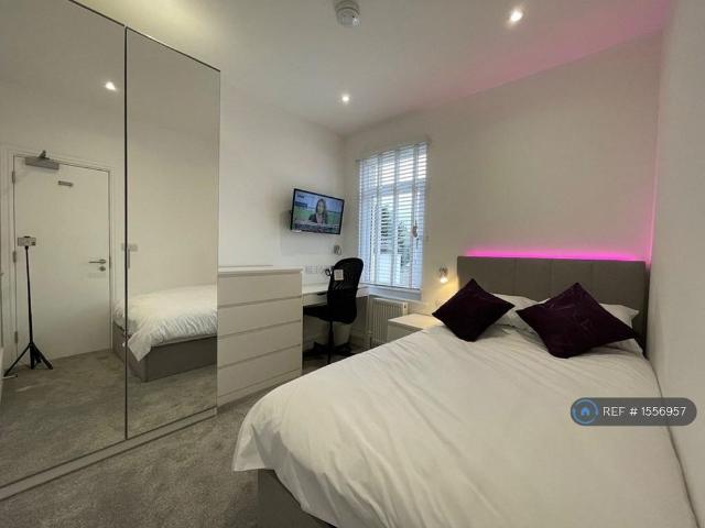 5 bedroom terraced house to rent
