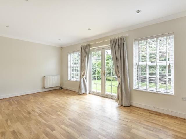 5 bedroom terraced house to rent