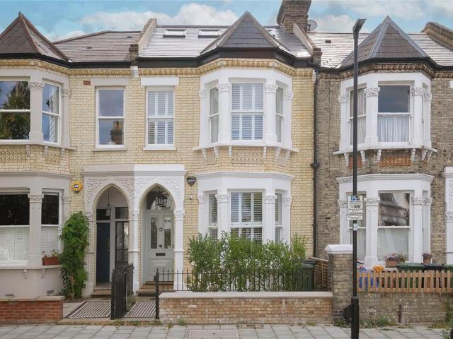 5 bedroom terraced house to rent
