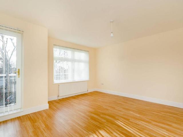 5 bedroom terraced house to rent