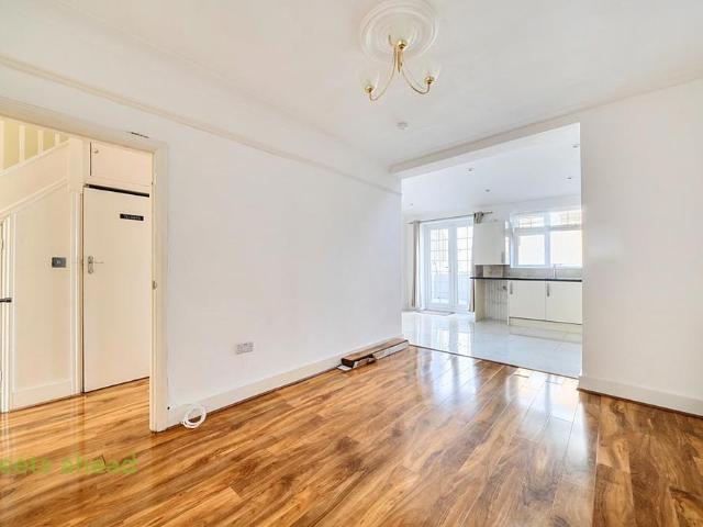 5 bedroom terraced house to rent