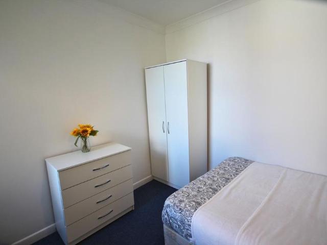 5 bedroom terraced house to rent
